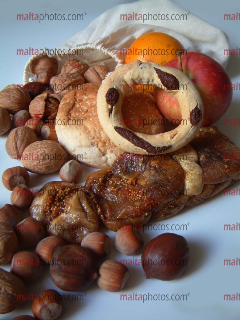 Food Borza ta' San Martin Lewz gewz qastan tin nuts Sweets - Malta Photos