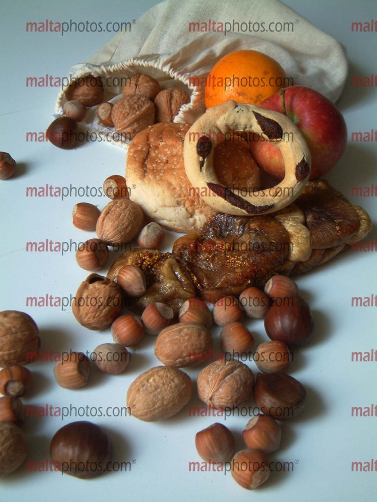 Food Borza ta' San Martin Lewz gewz qastan tin nuts Sweets - Malta Photos