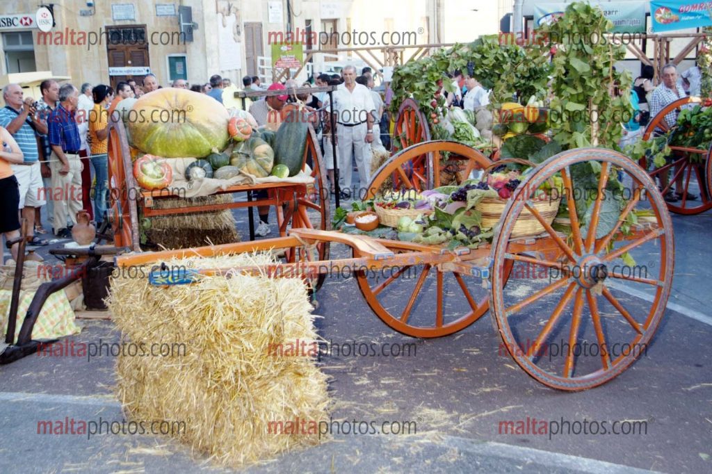 Mgarr Cart Karettun Vegetables Display People - Malta Photos